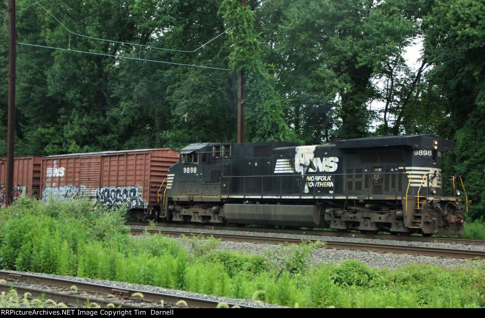 NS 9898 on rail train 892